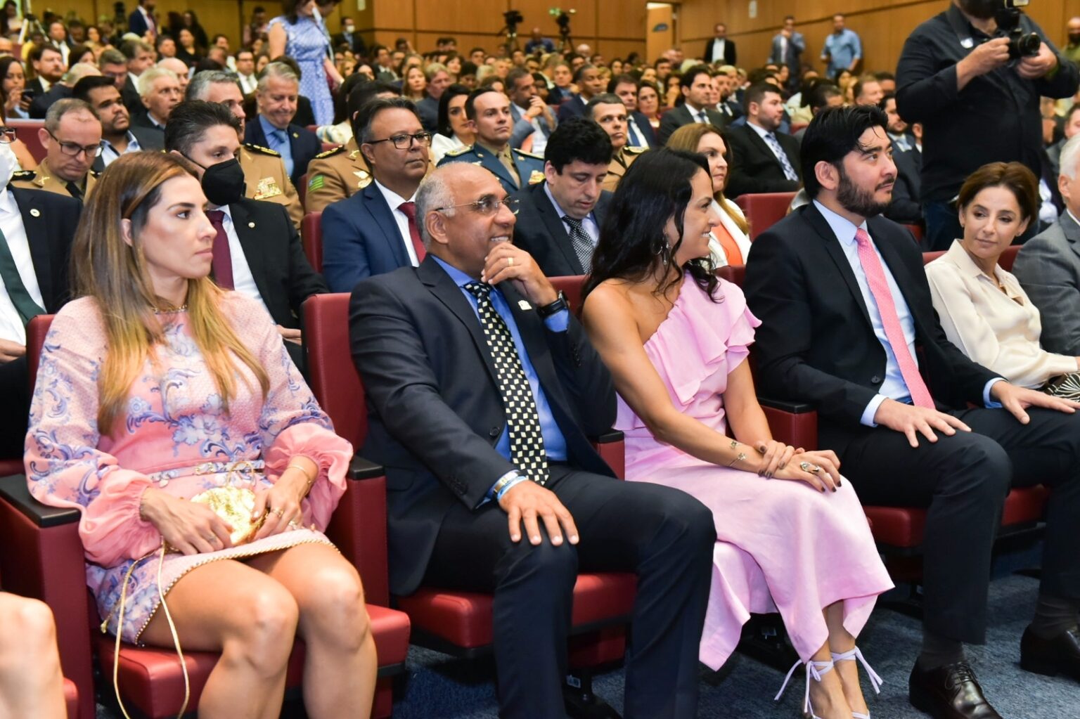 ESTADO 🏙️ Em solenidade de diplomação dos eleitos em Goiás, Rogério ...